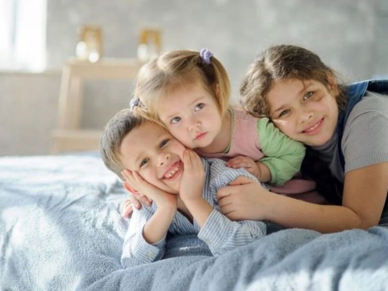 Motivo de alegría: seis hermanos salteños fueron adoptados y hacen su ...