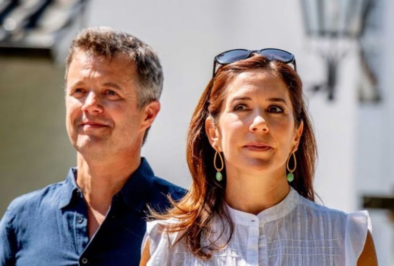 El brillante look de la princesa Mary de Dinamarca a tan sólo unos días ...