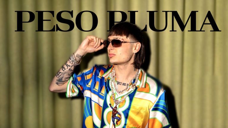 Peso Pluma revela la verdad detrás de su icónico peinado | Voces ...