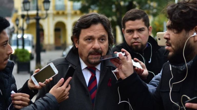 Gustavo Sáenz se reunió con la familia de los niños que cayeron al pozo ...