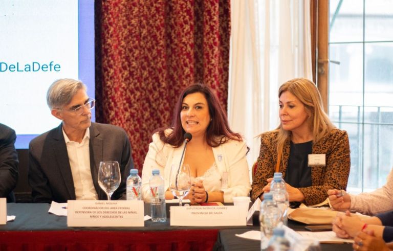 Mónica Juárez continúa su compromiso con la infancia | Voces Criticas ...