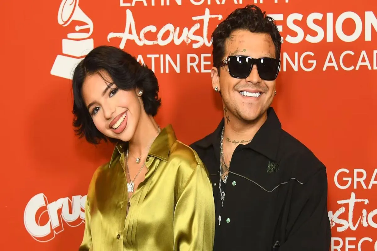 Ángela Aguilar y su gesto viral con Christian Nodal: ¿amor, celos o control en el escenario ...