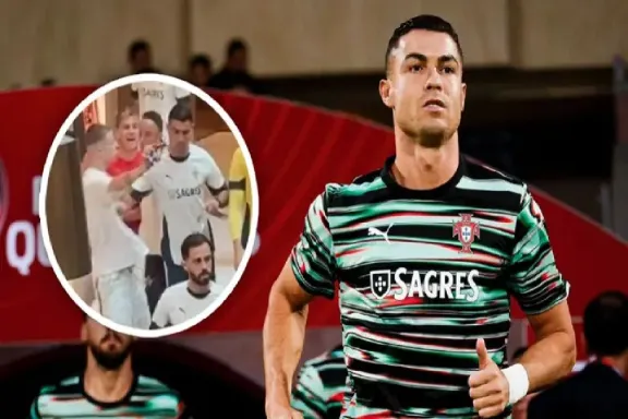 Cristiano Ronaldo desata indignación: así empujó brutalmente a un ...