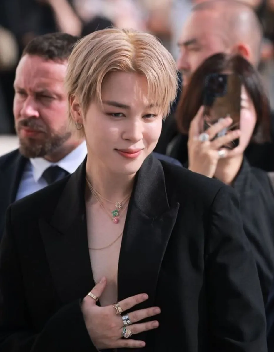 Park Jimin de BTS deslumbró en su regreso: causó furor en la Semana de la Moda de París con un ...