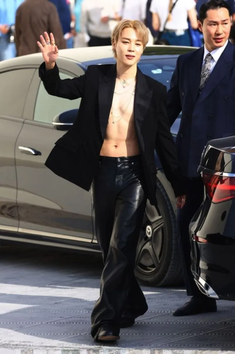 Park Jimin de BTS deslumbró en su regreso: causó furor en la Semana de la Moda de París con un ...