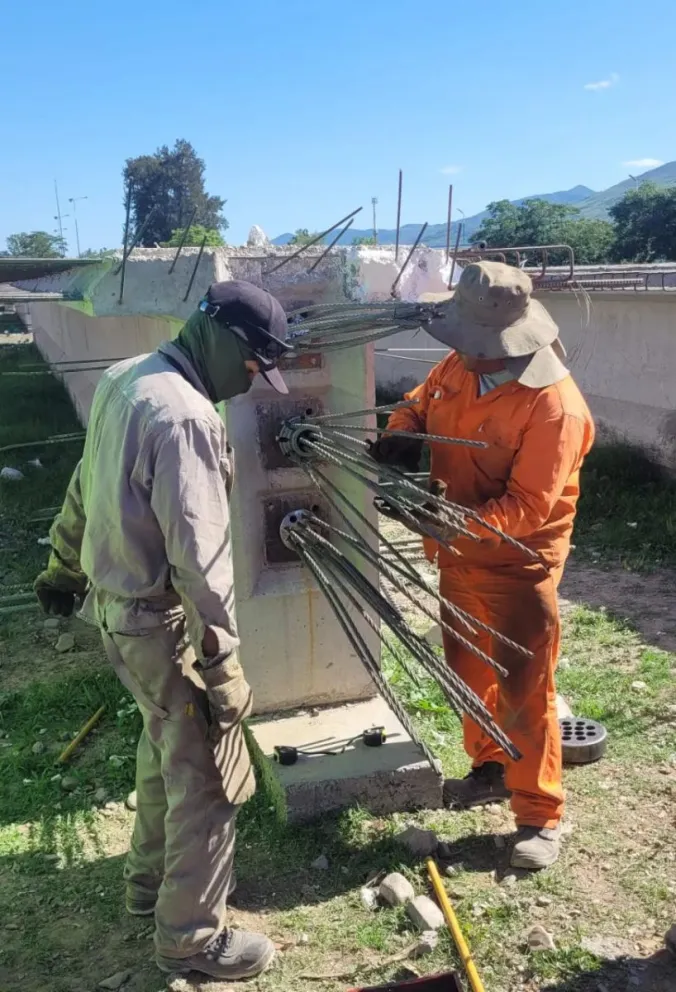 Avanza la construcción de los nuevos puentes sobre el río Vaqueros ...